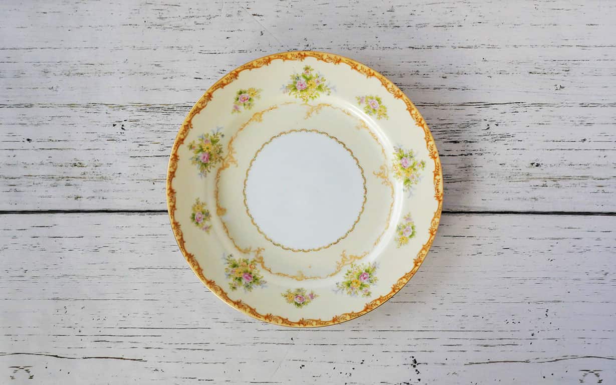 How to Determine Which Plates to Buy - Adorn the Table