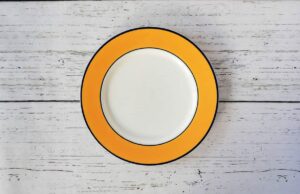 How to Determine Which Plates to Buy - Adorn the Table