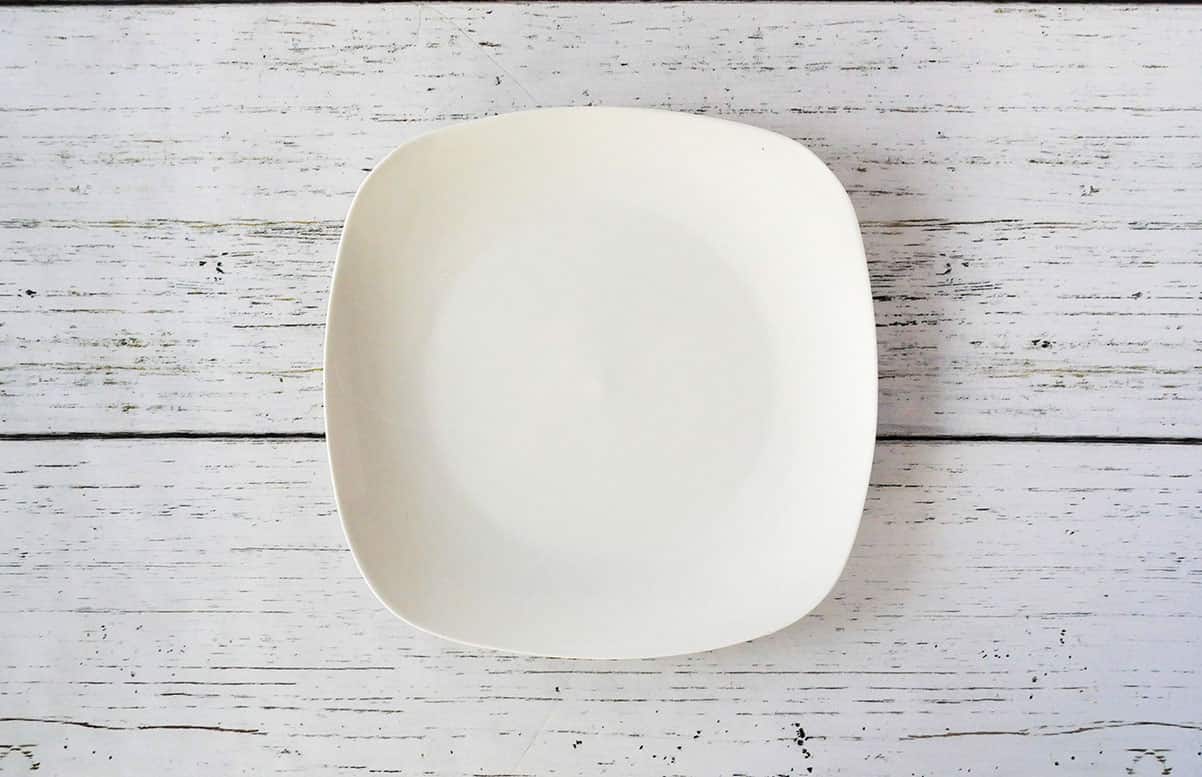 How to Determine Which Plates to Buy - Adorn the Table