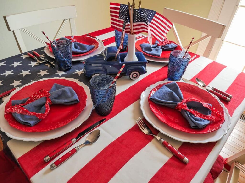 Create a Stunning Red, White, and Blue Memorial Day Table Setting ...