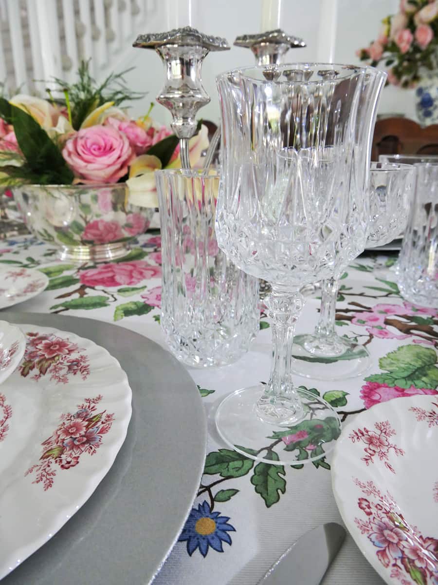 How to Create a Bridgerton Inspired Tablescape: Elegant & Timeless ...